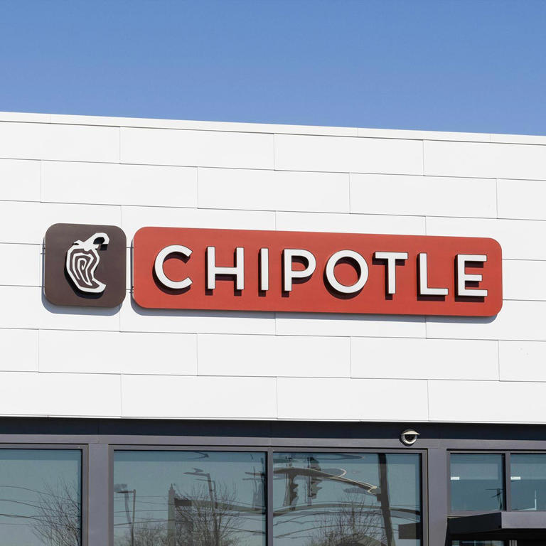 I Tried Chipotle’s New Chipotle Honey Chicken, and Wow, Just Wow