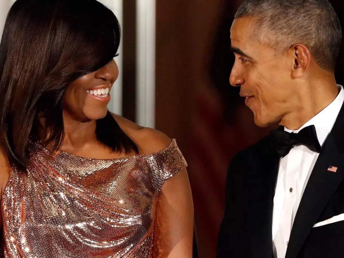 Barack Obama again enjoys night out at Clippers game without wife ...