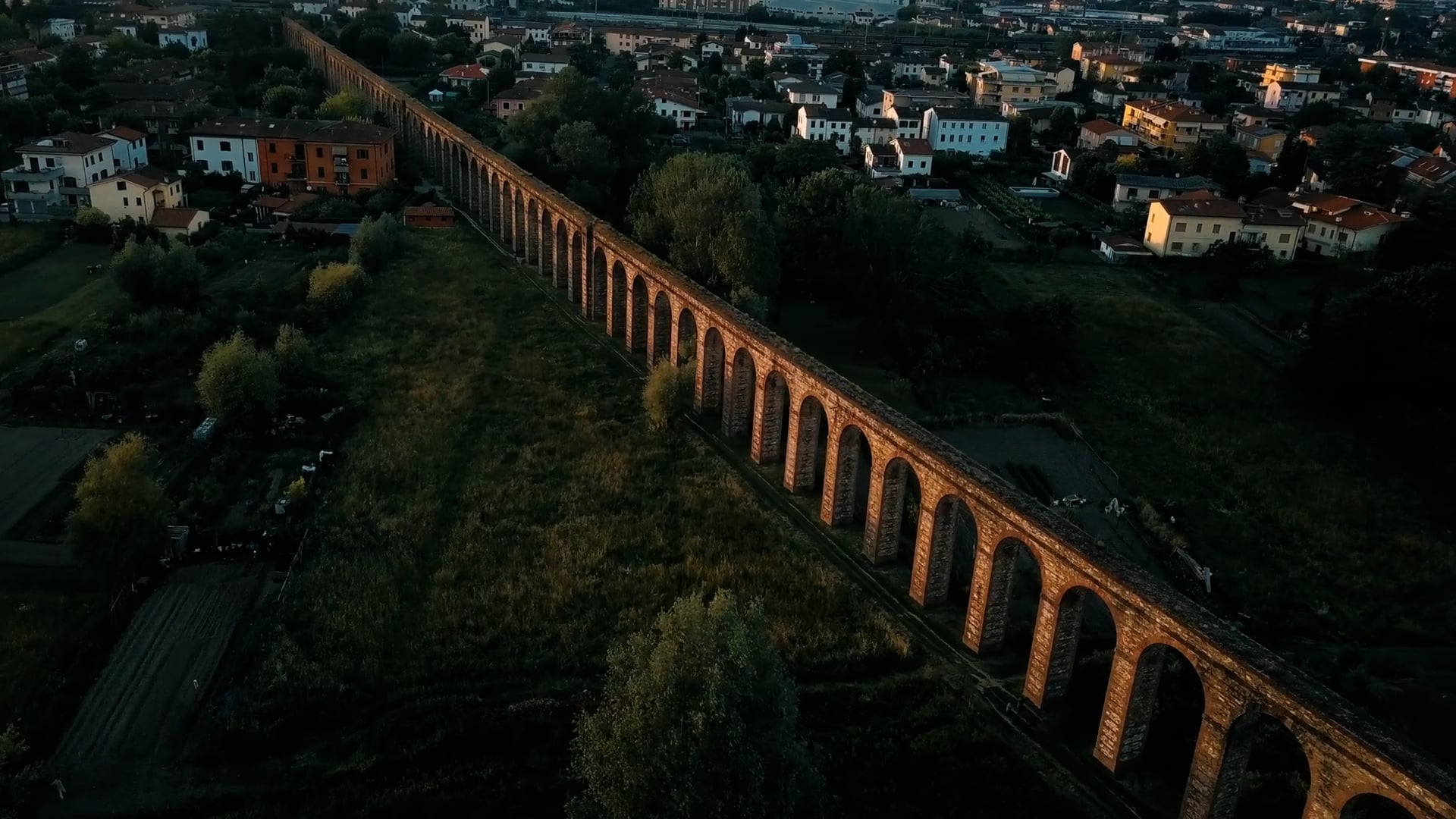Vuela sobre Lucca: un viaje en dron por la historia de la Toscana