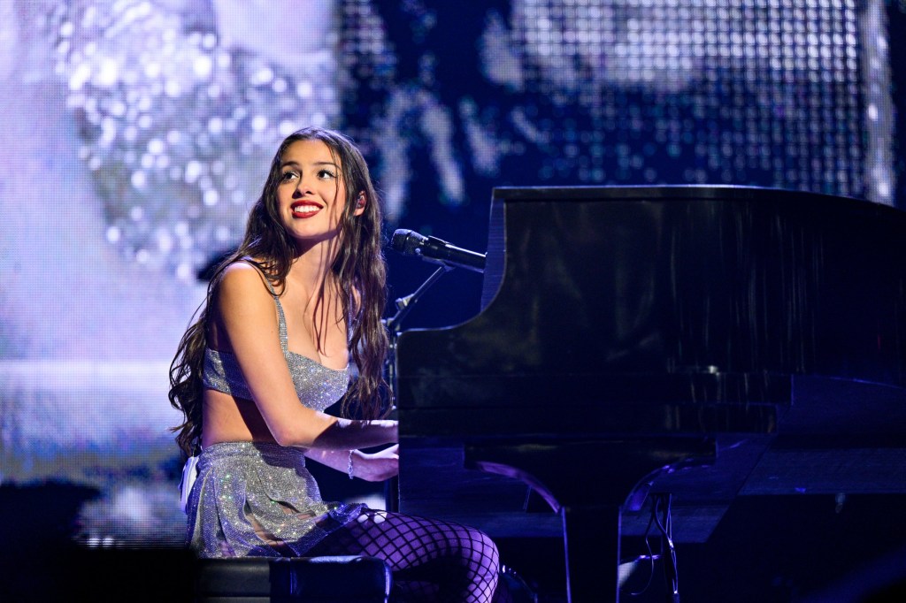 Glastonbury 2025 line-up confirmed with pop queen and music legend ...