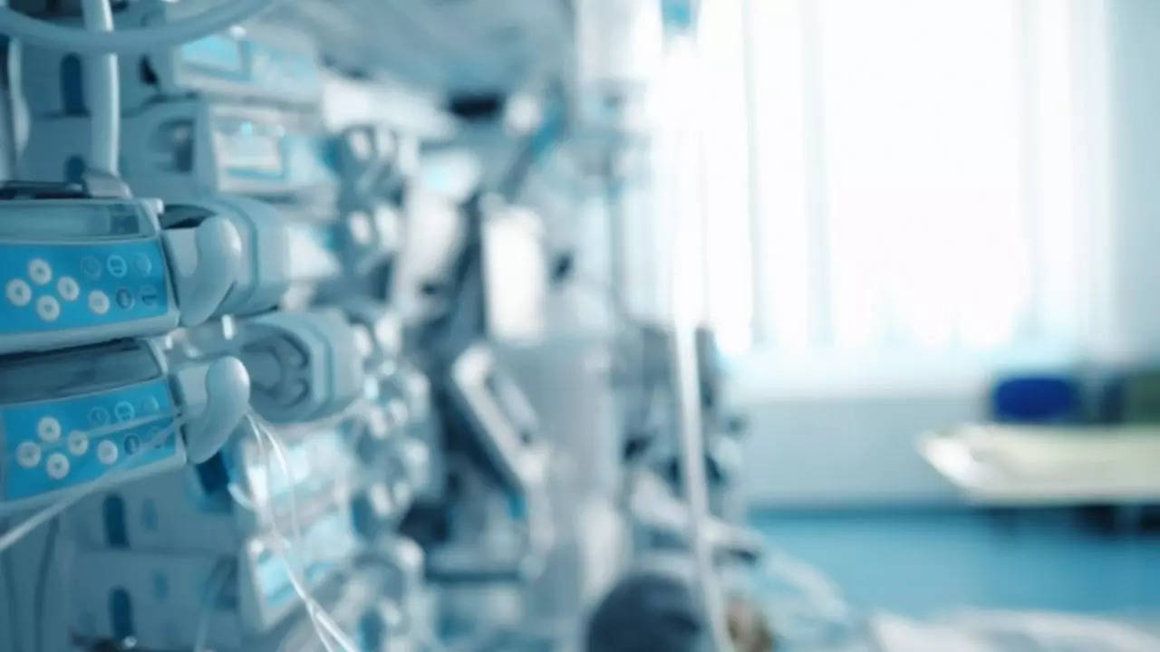 ‘Coma’ patient runs away from ICU to escape hospital bill – Watch the ...