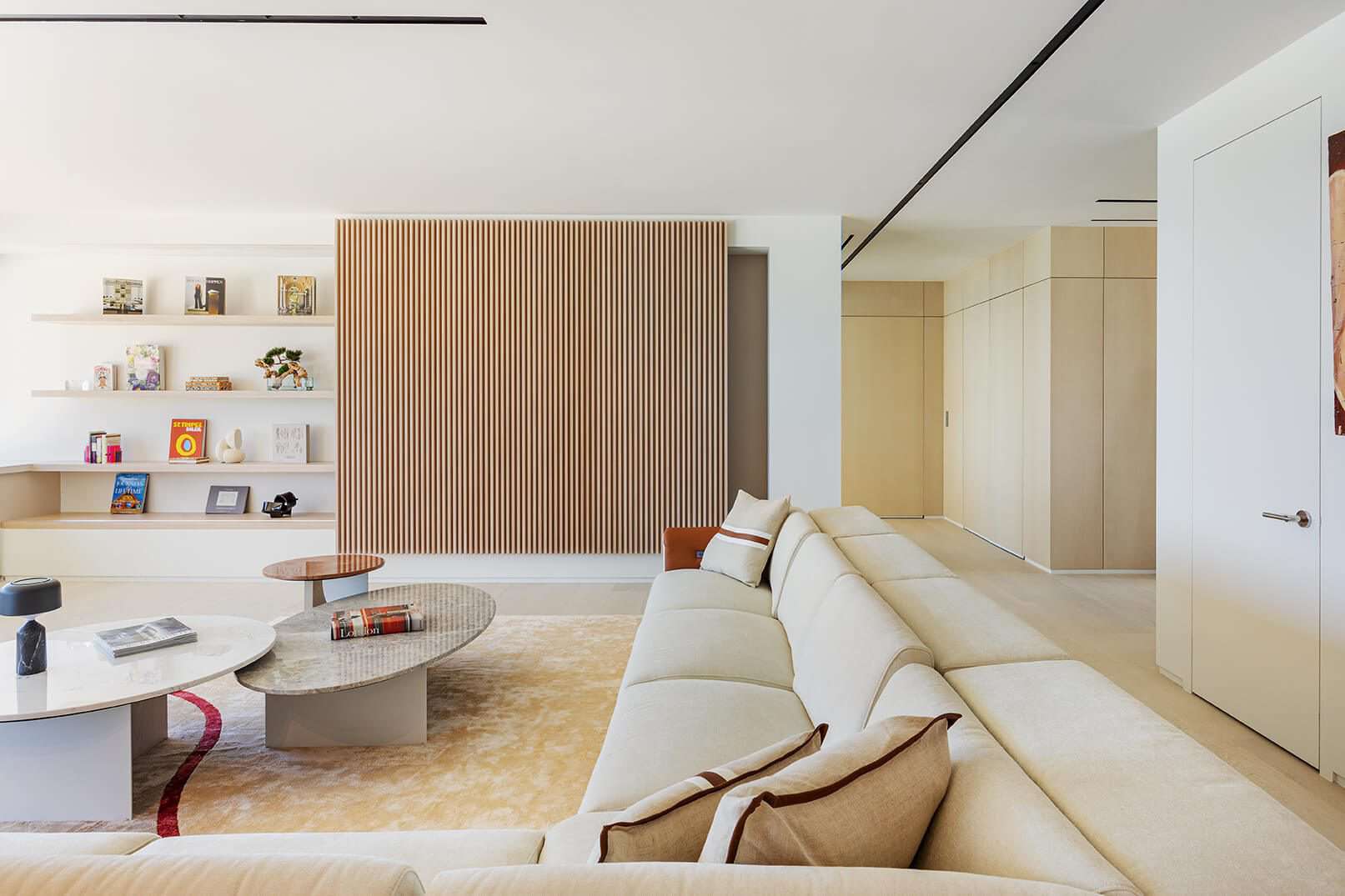 7 Clever Decorating Tricks Minimalists and Maximalists Actually Agree On