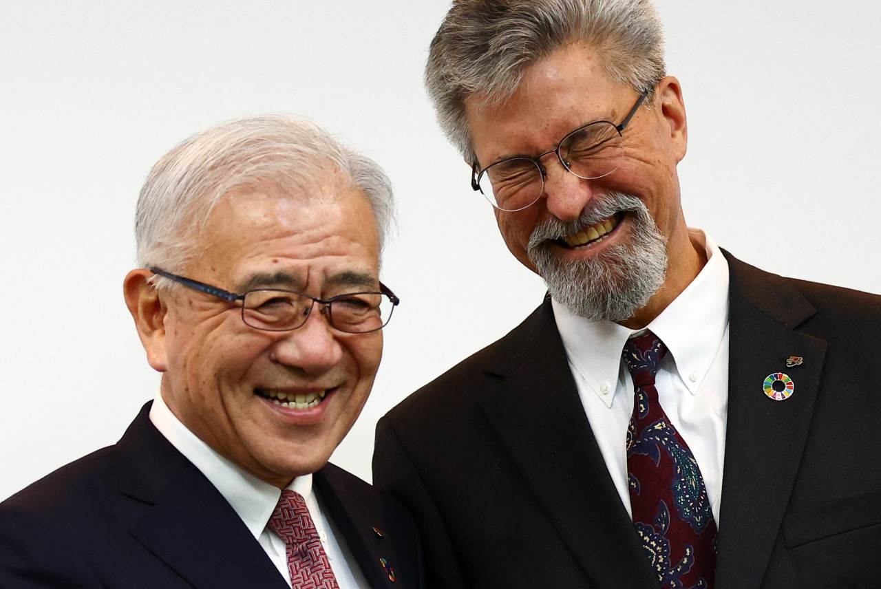 7-Eleven to Split U.S. Stores and Buy Back Shares to Prevent Takeover