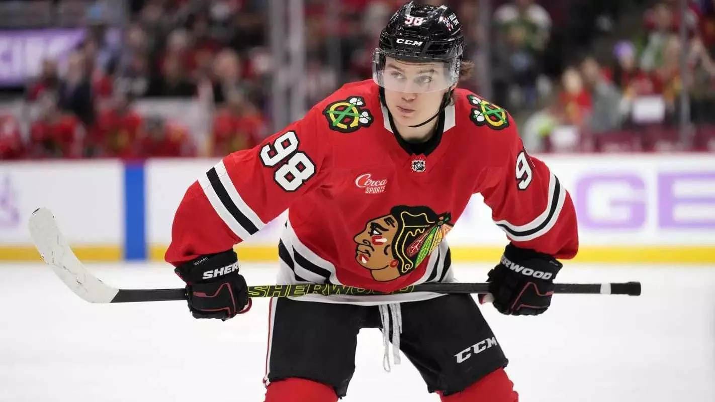 "Playing on a horrible team": Blackhawks Coach sparks outrage with bold ...