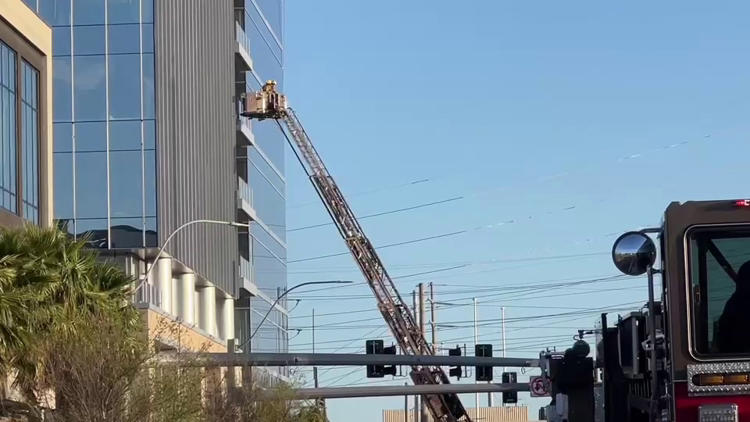 Firefighters battle blaze at Tampa high-rise
