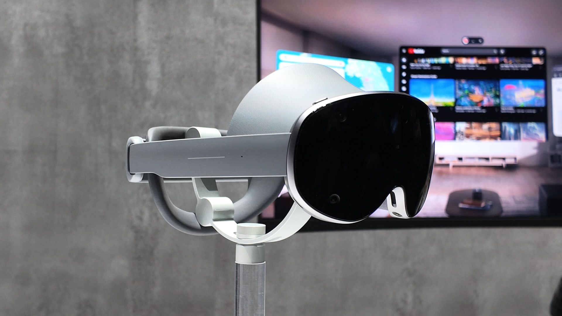 Samsung’s Project Moohan could have better displays than Apple Vision ...