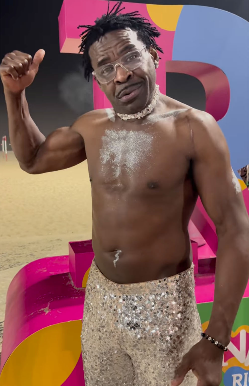 Shirtless Michael Irvin goes viral during crazy 59th birthday celebration