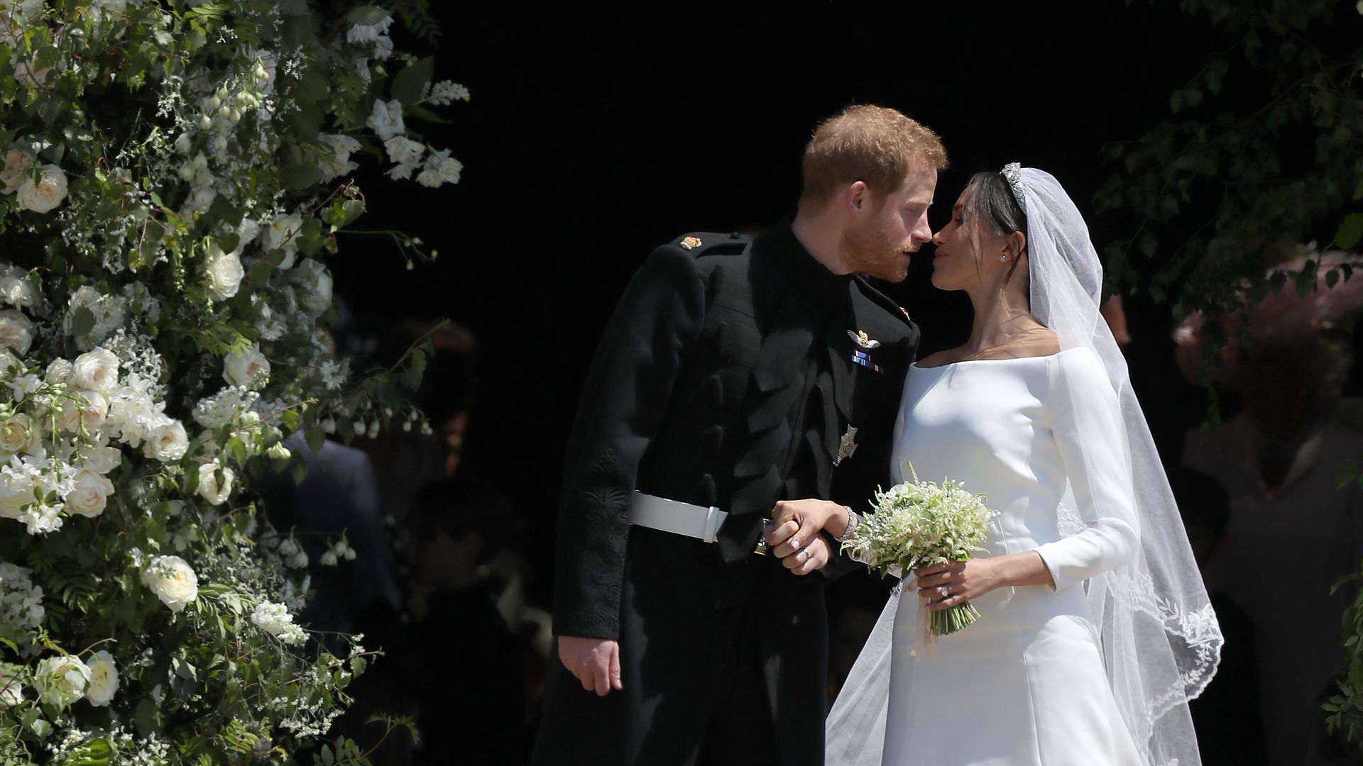 Was the Prince and Princess of Wales' wedding cake maker just inspired by Prince Harry and ...