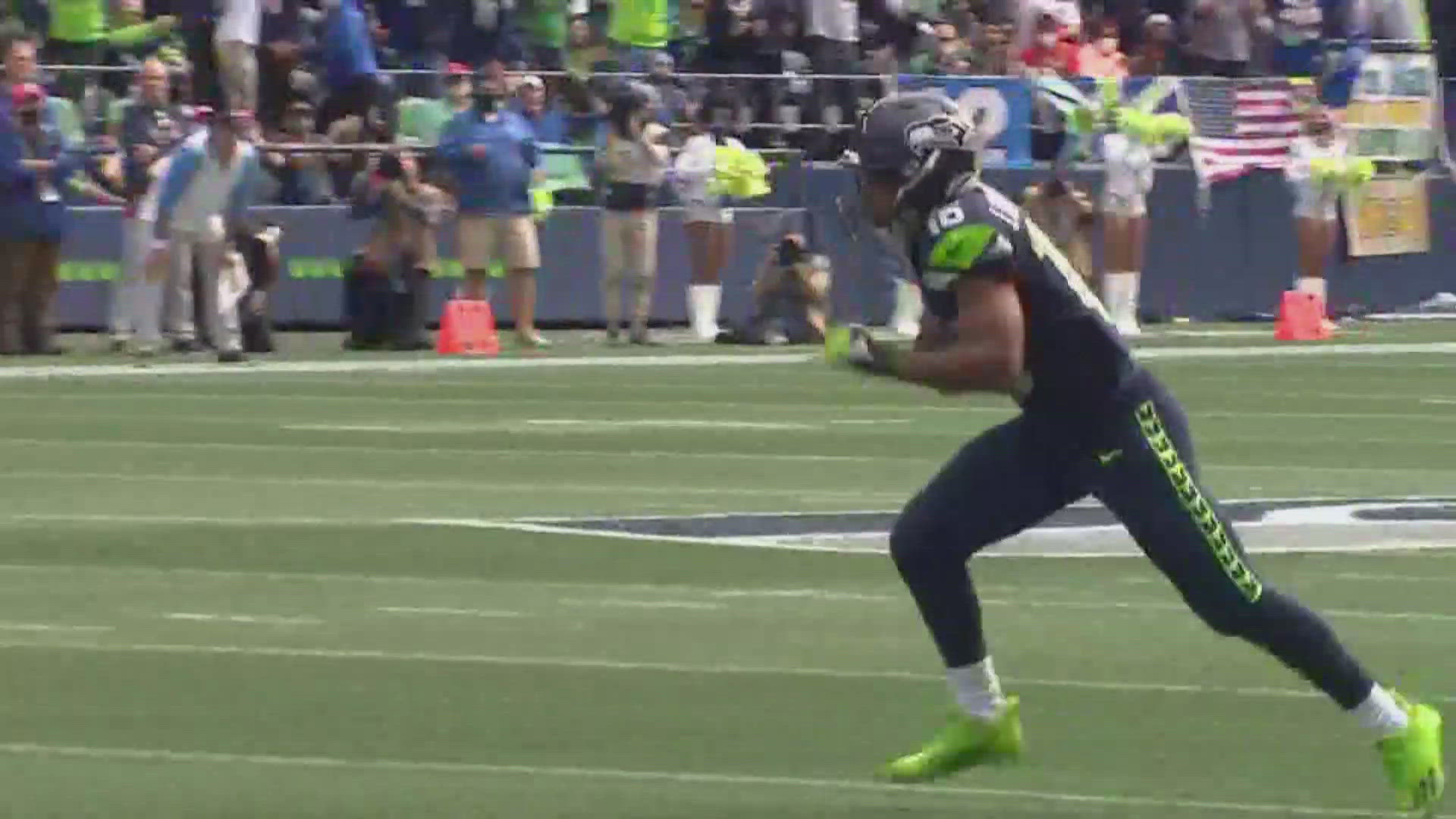 Seahawks cut wide receiver Tyler Lockett, DK Metcalf requests trade