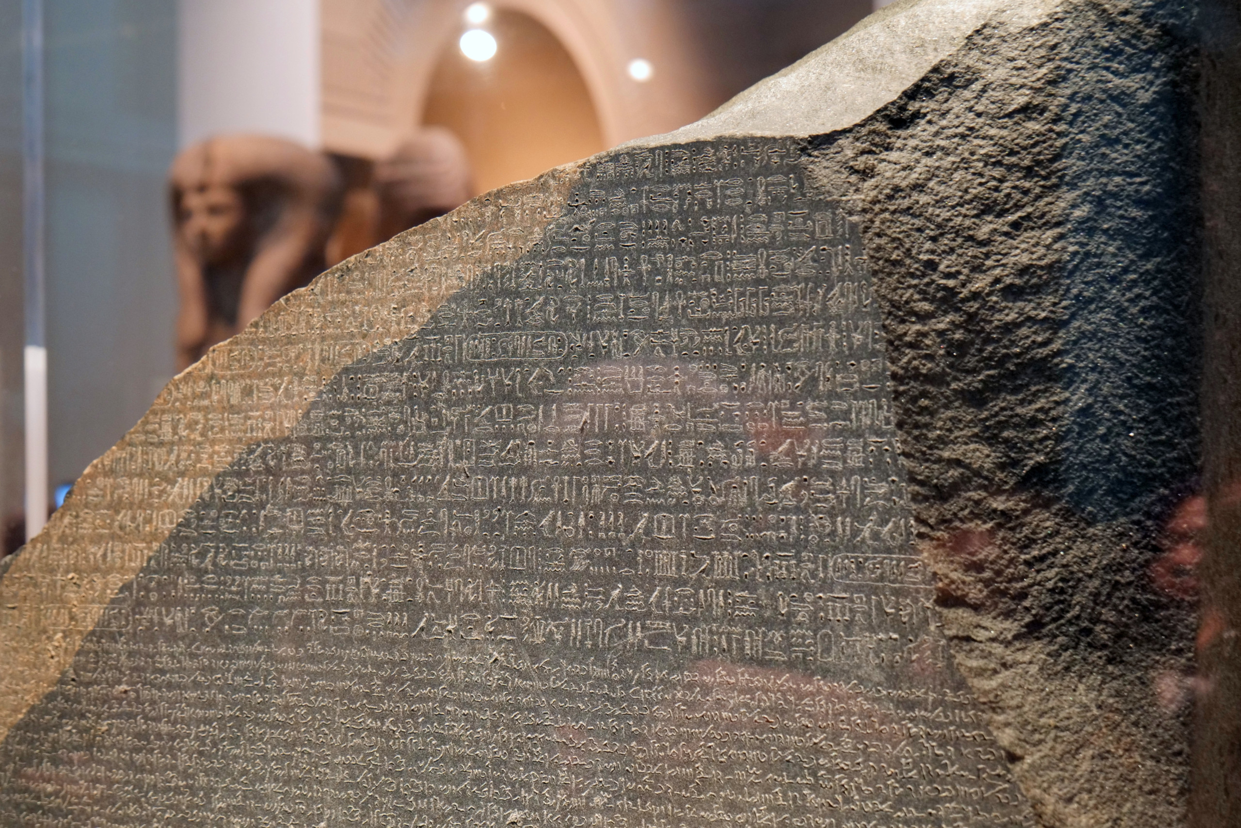 La pierre de Rosette : l’artefact qui a révélé les secrets de l’Égypte ...