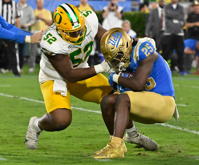 Projecting Oregon Ducks' defensive depth chart ahead of Week 1