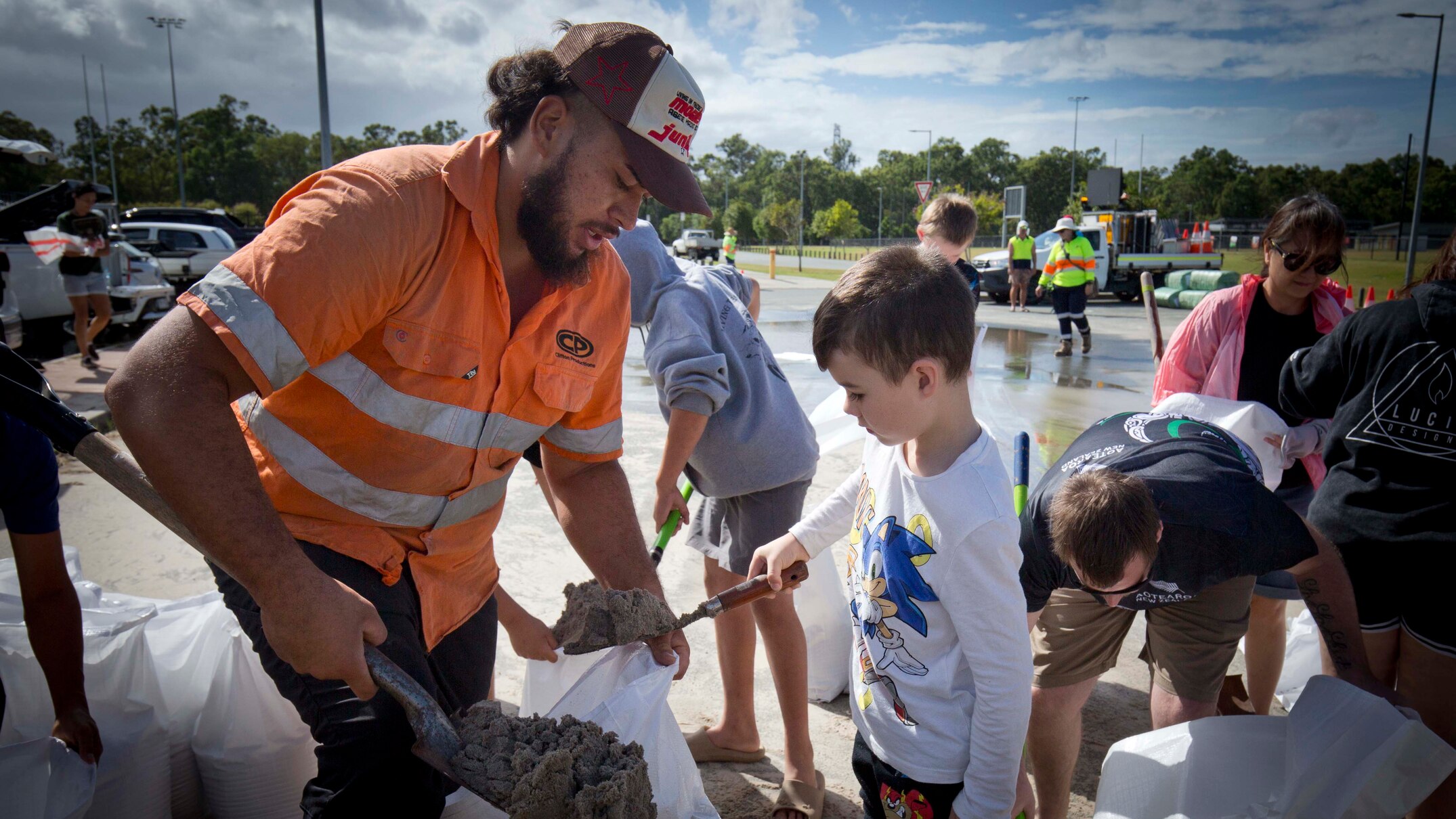 Logan community comes together to help each other ahead of Cyclone Alfred
