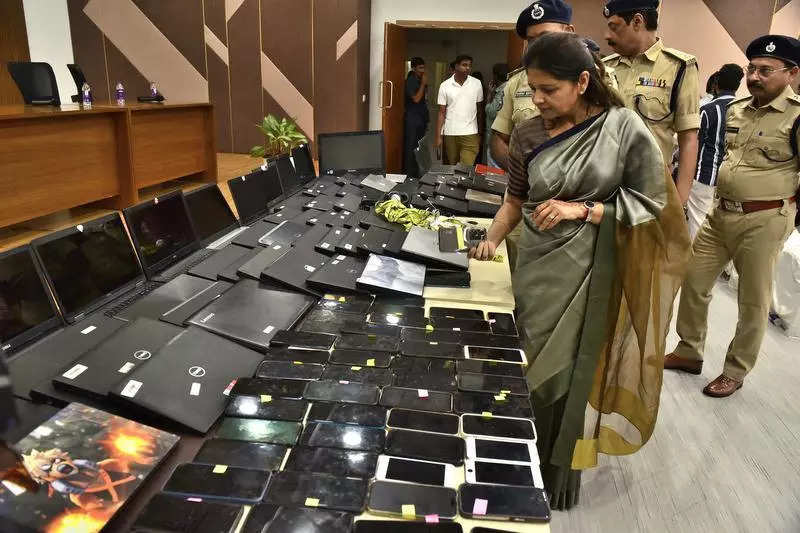 63 held at fake call centre at Hi-Tec City; PayPal customers in US targeted