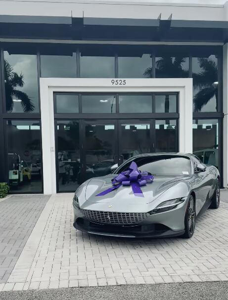 ¿Cuánto costó el Ferrari que Nicky Jam regaló a su esposa Juana ...