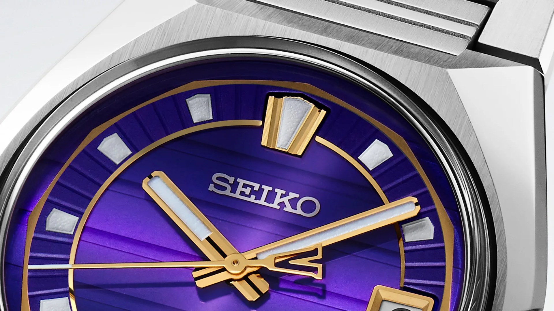 Seiko Revived a Vibrant 1970s Integrated Steel Sport Watch