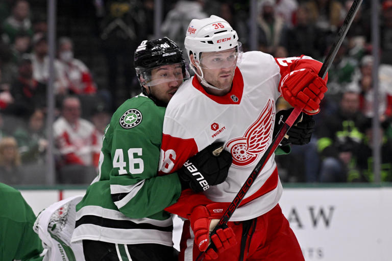 Blue Jackets Claim Christian Fischer From Red Wings