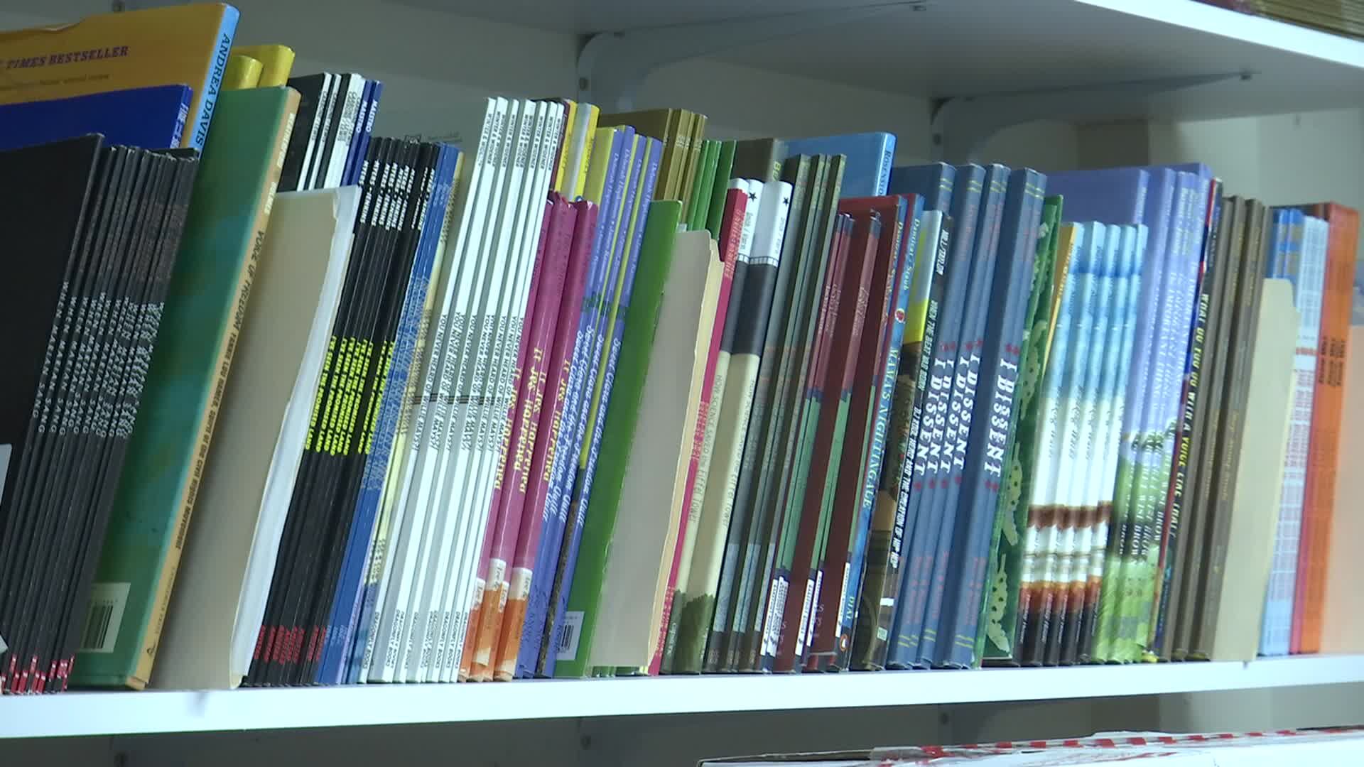 Crews help prepare Link to Libraries books for distribution