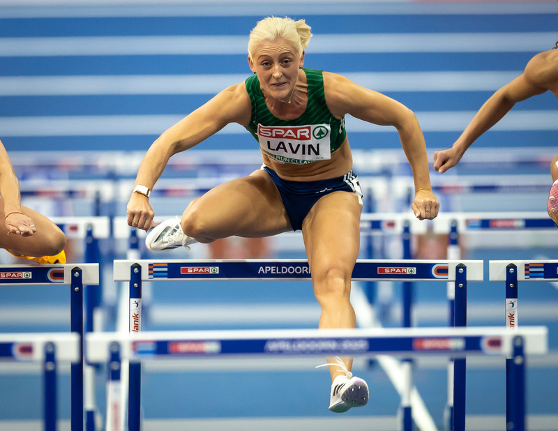 Sarah Lavin wins her heat to make a strong start at European Indoors