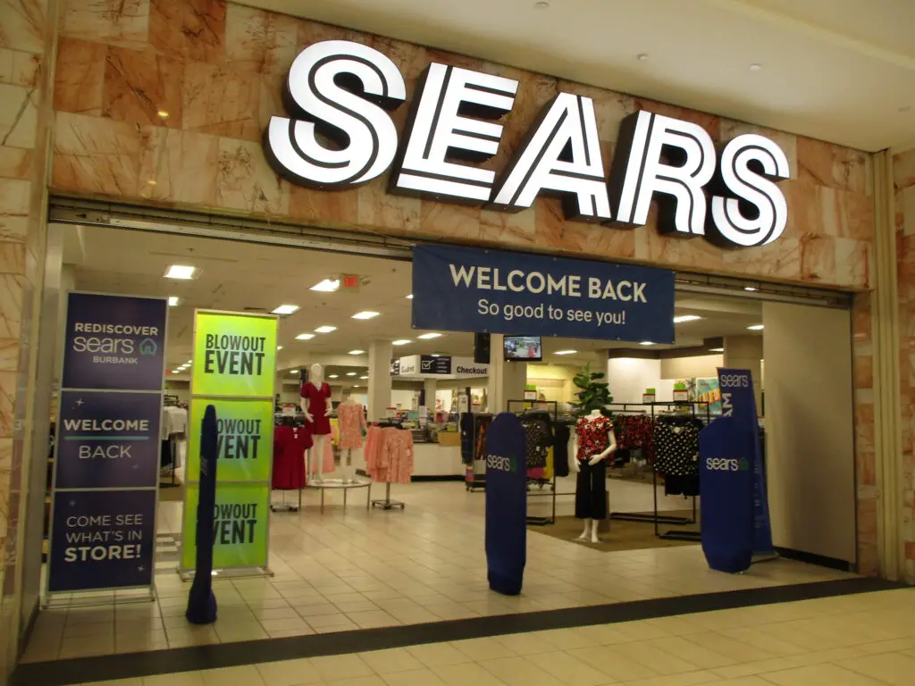 16 American Department Stores That Should Be History But Somehow Aren’t