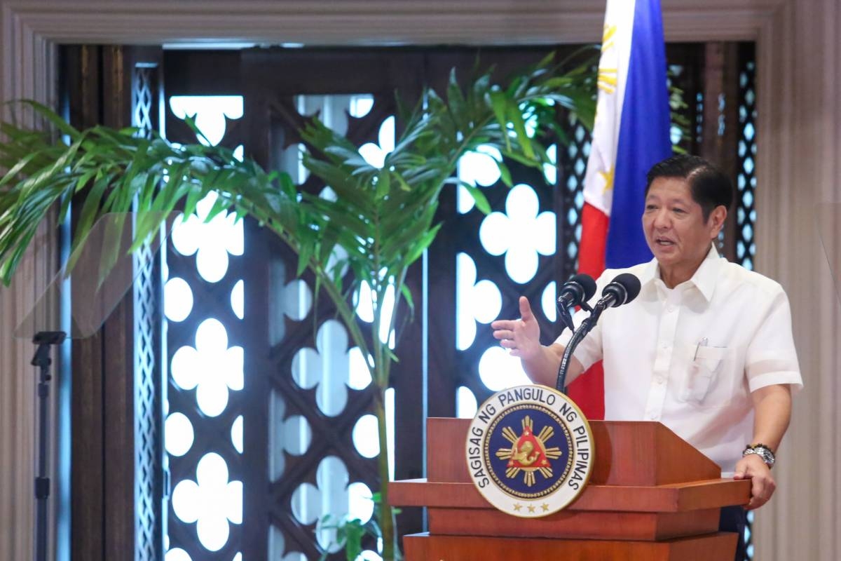 Marcos inspects rice processing complex
