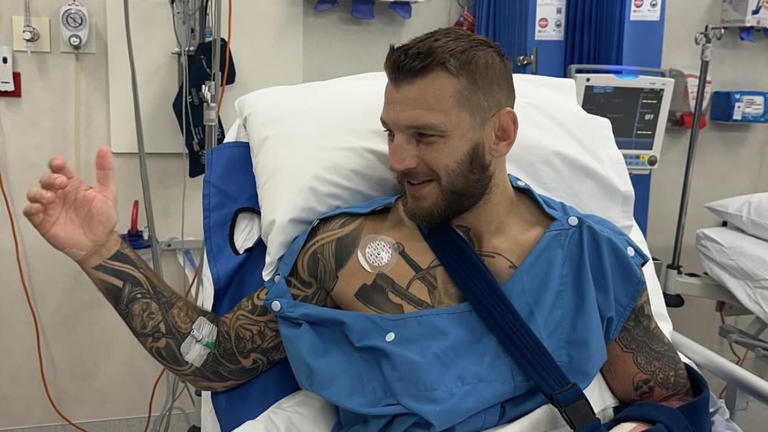 Dan Hooker shows gruesome aftermath of hand surgery following injury ...