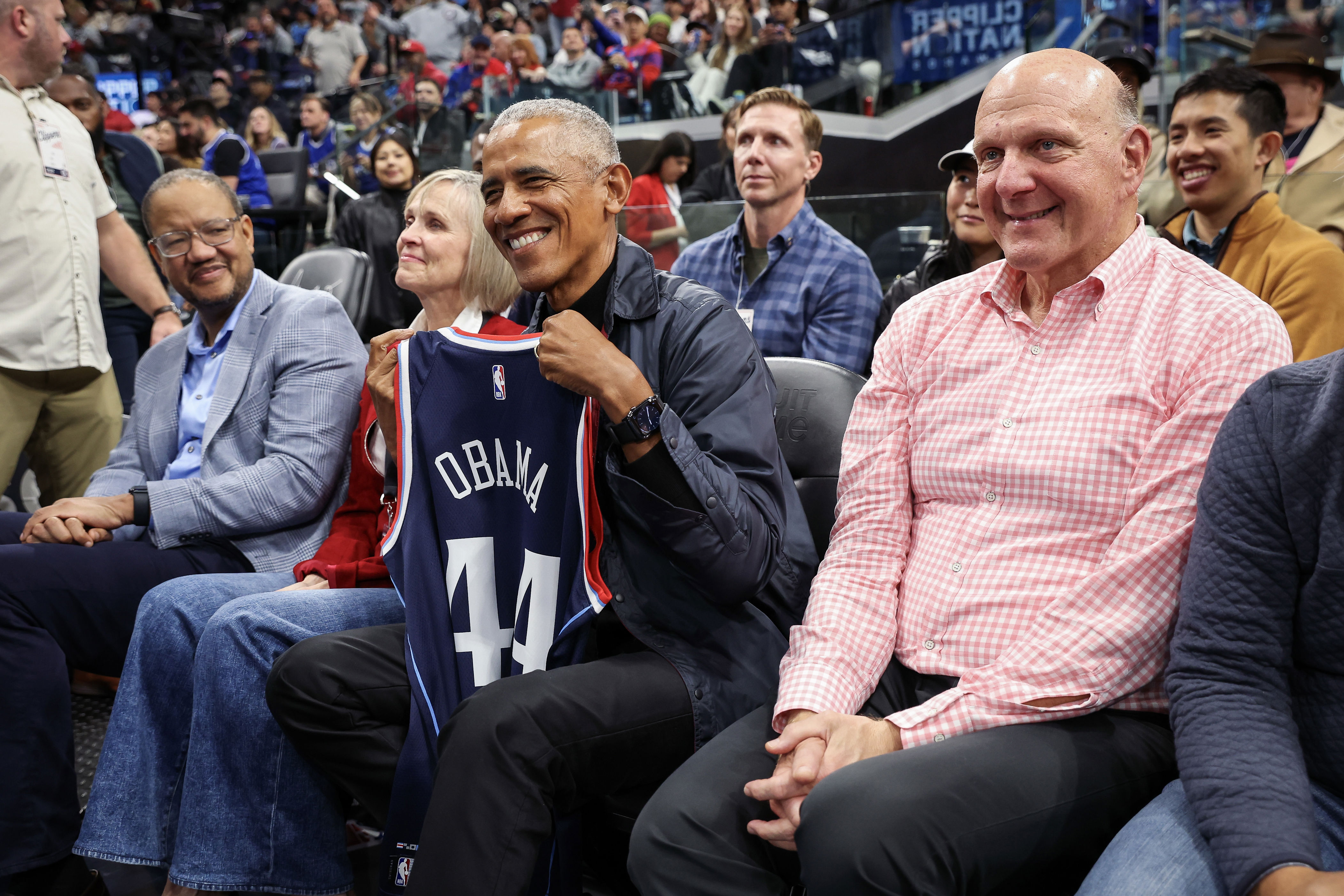 Barack Obama attends Clippers game without Michelle as she continues to ...