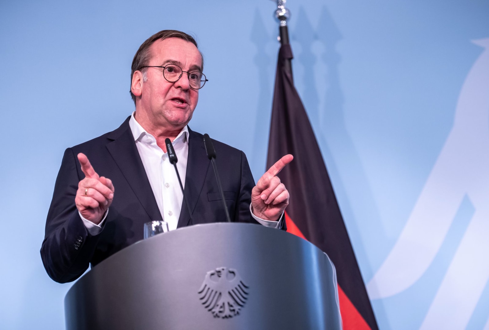 German defence minister: Working on replacing US aid for Ukraine