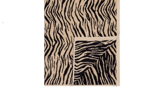 Skims Installs a 60-foot Kim Kardashian Balloon in Times Square to ...