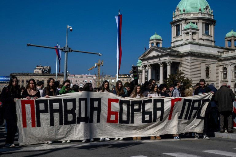 Serbiens Parlament verabschiedet Gesetz zur Senkung von Studiengebühren Serbiens Parlament verabschiedet Gesetz zur Senkung von Studiengebühren