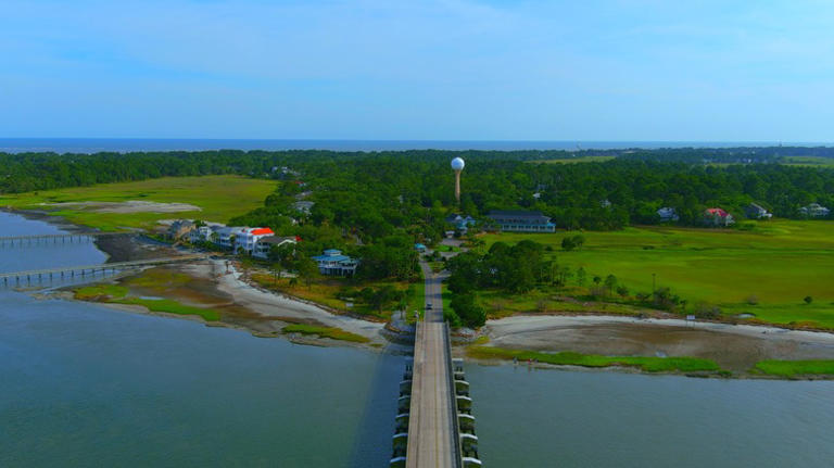 A Laidback Island Off The Coast Of South Carolina Is A Quiet Escape ...