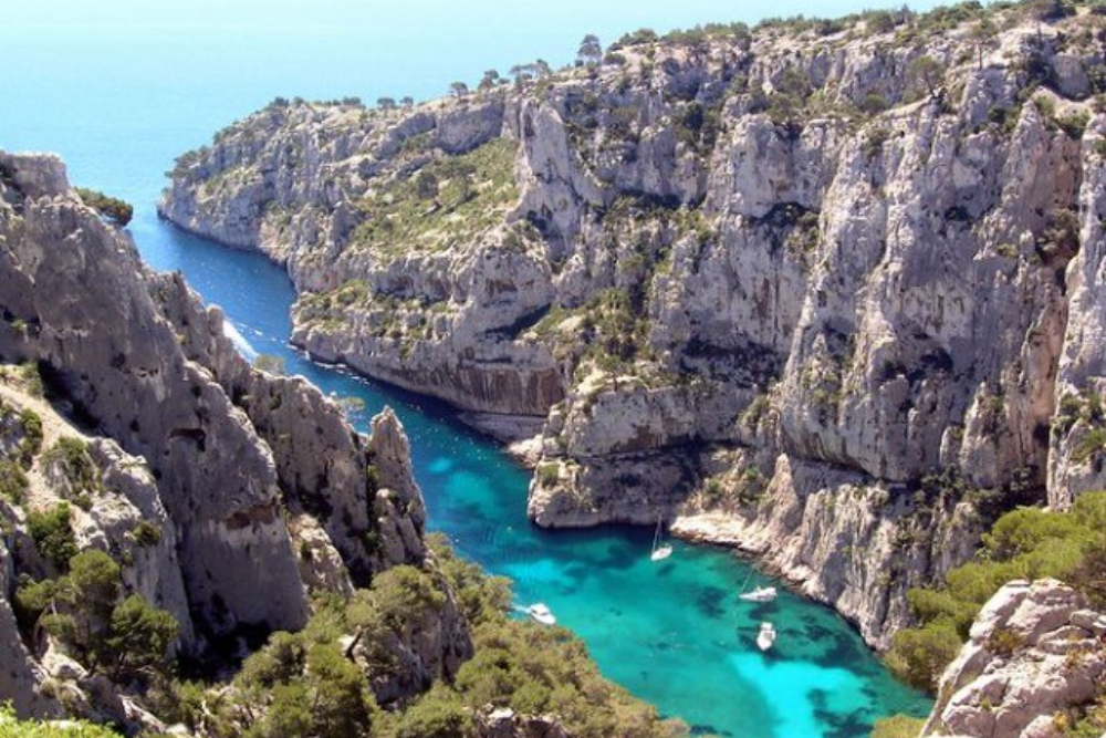 15 Cities Built Around Natural Wonders