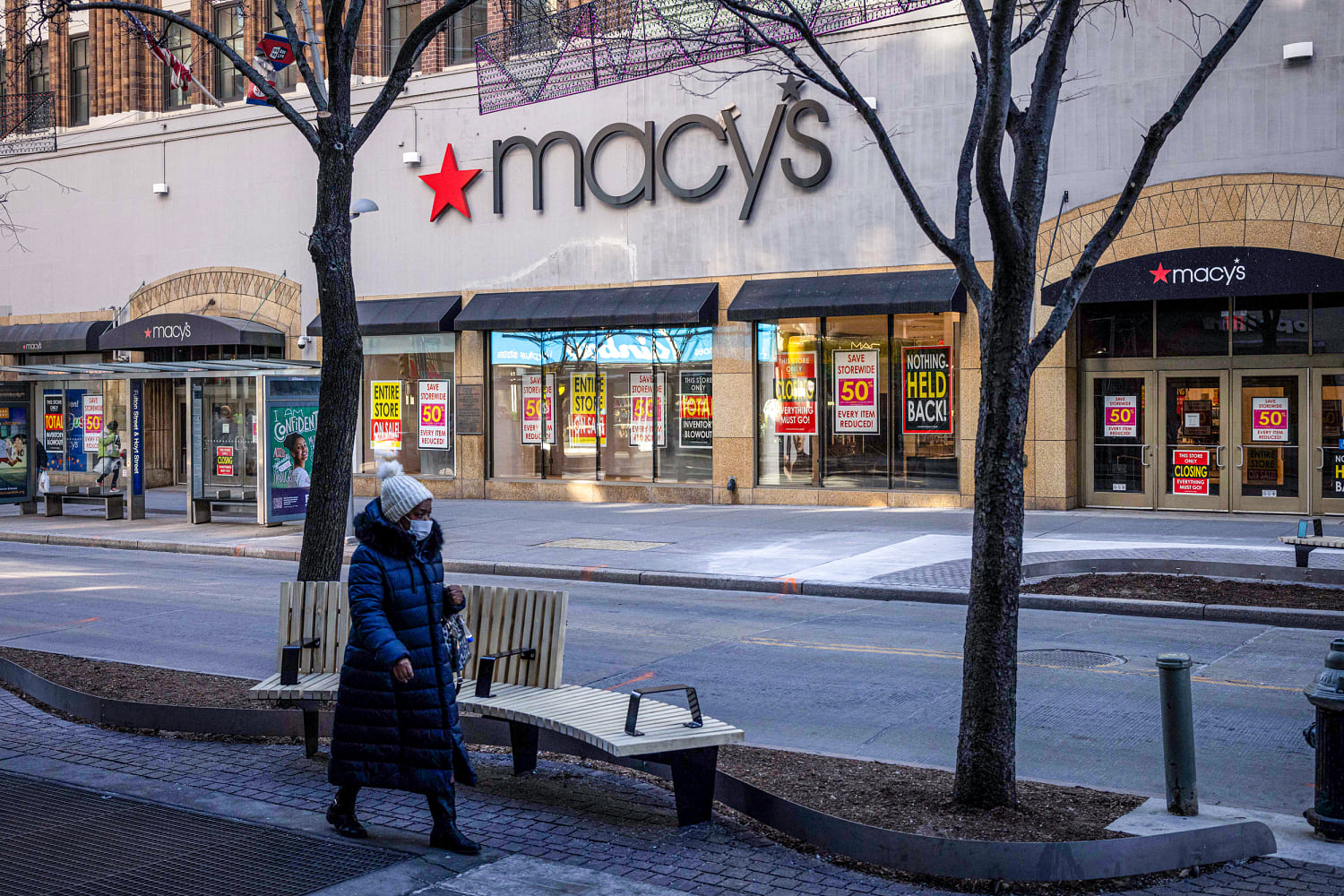 Macy's turnaround hinges on revamping some stores and closing others ...