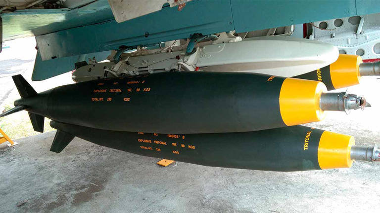 韓国のKF-16戦闘機が軍事訓練中に誤って都市を爆撃