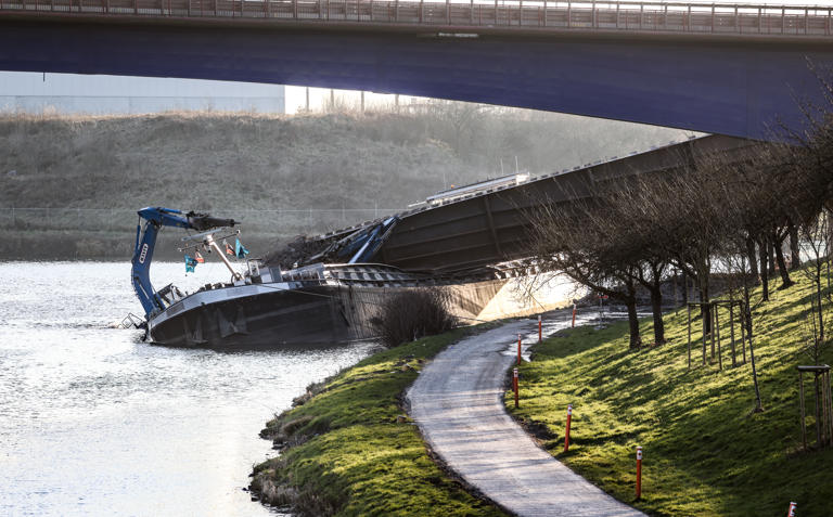 Dode bij instorting brug op E42