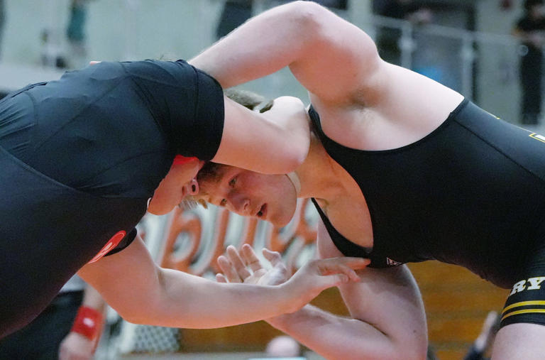 Brecksville Holiday Tournament high school wrestling live updates