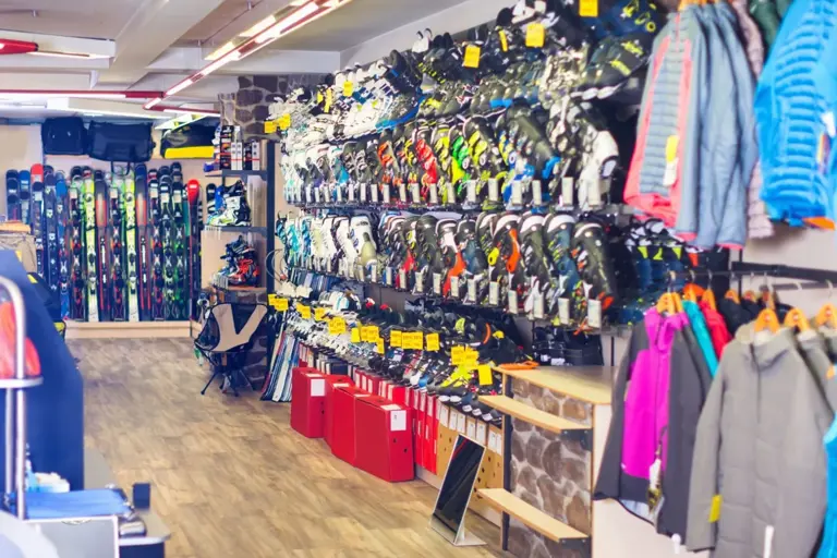 Defying the Odds: These 4 Niche Retail Chains Are Expanding in 2025