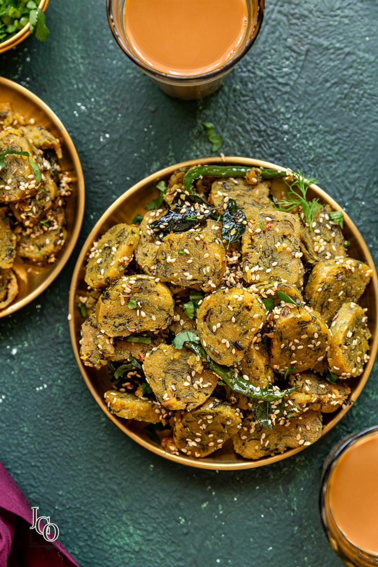 Bajri Methi Muthia (Steamed Muthiya)