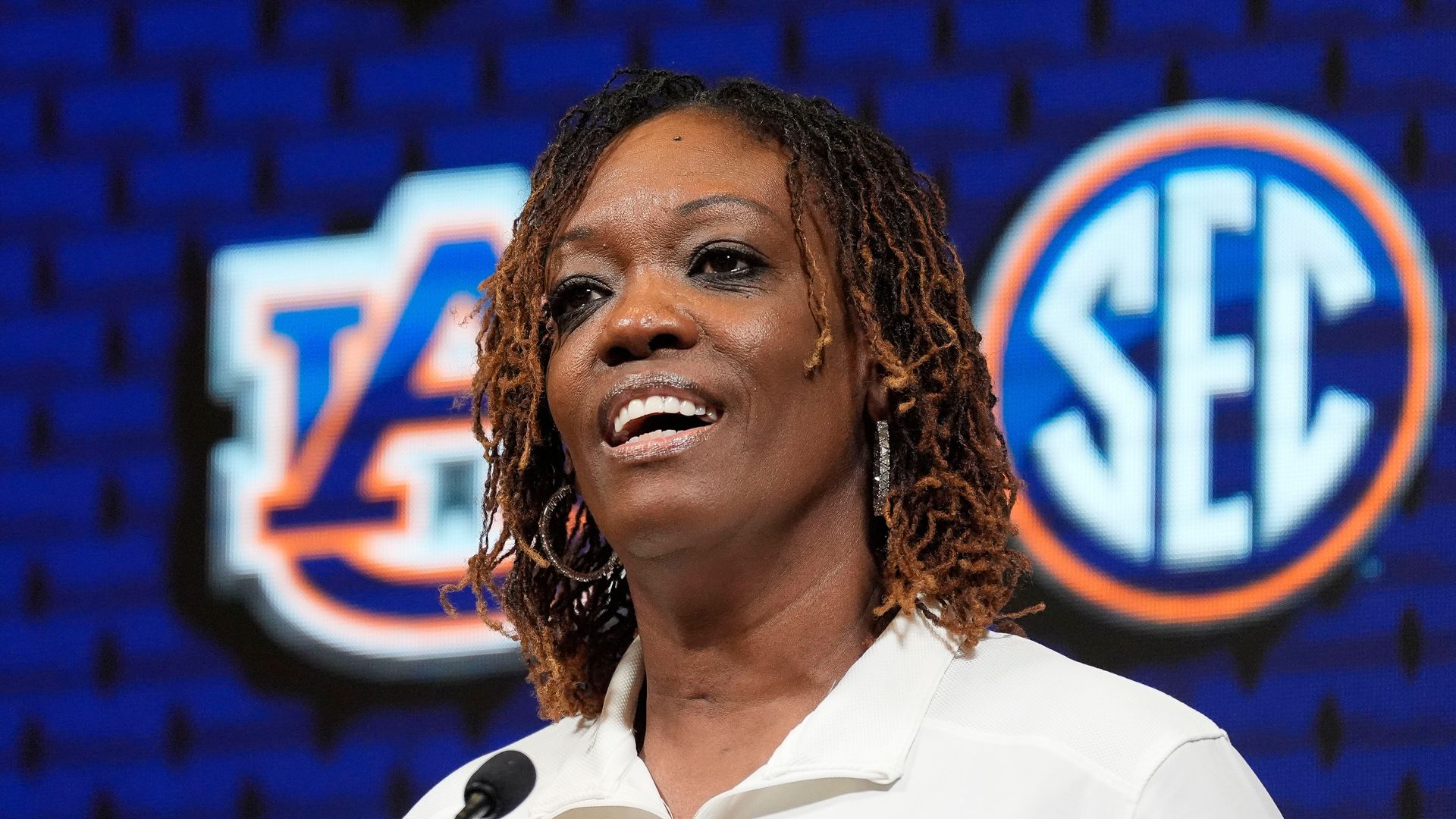 Here’s who this SEC program might call for its women’s basketball coach ...