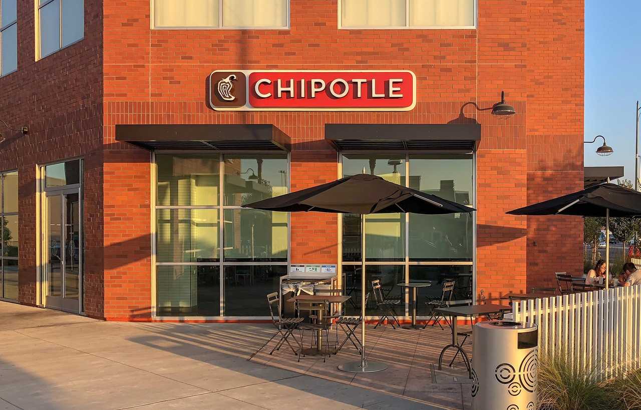 Chipotle Launches First New Dip In Five Years: See The Spicy, Smoky Flavor