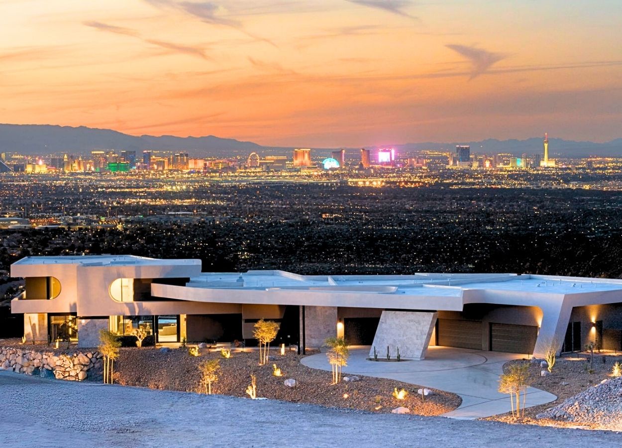 Modern desert estate on terraced hillside overlooking the Las Vegas ...