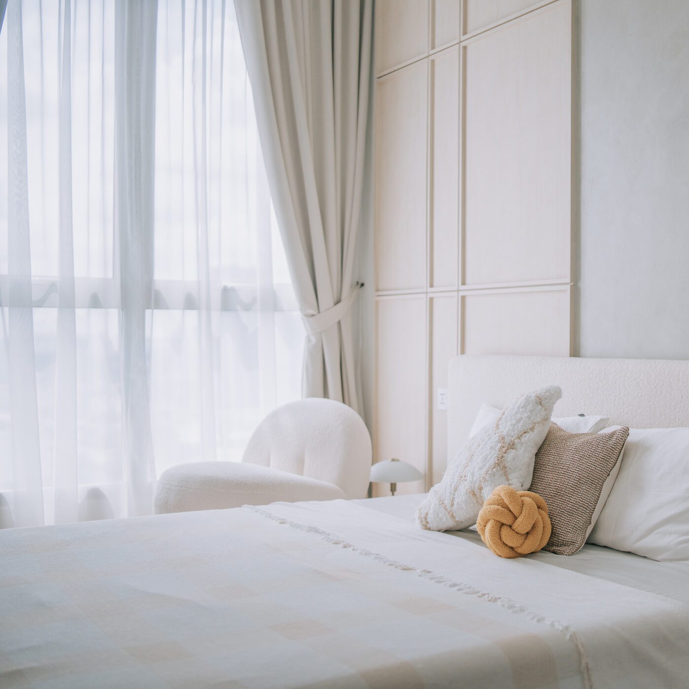 Maximize Your Space: 19 Tips to Make a Small Room Feel Bigger