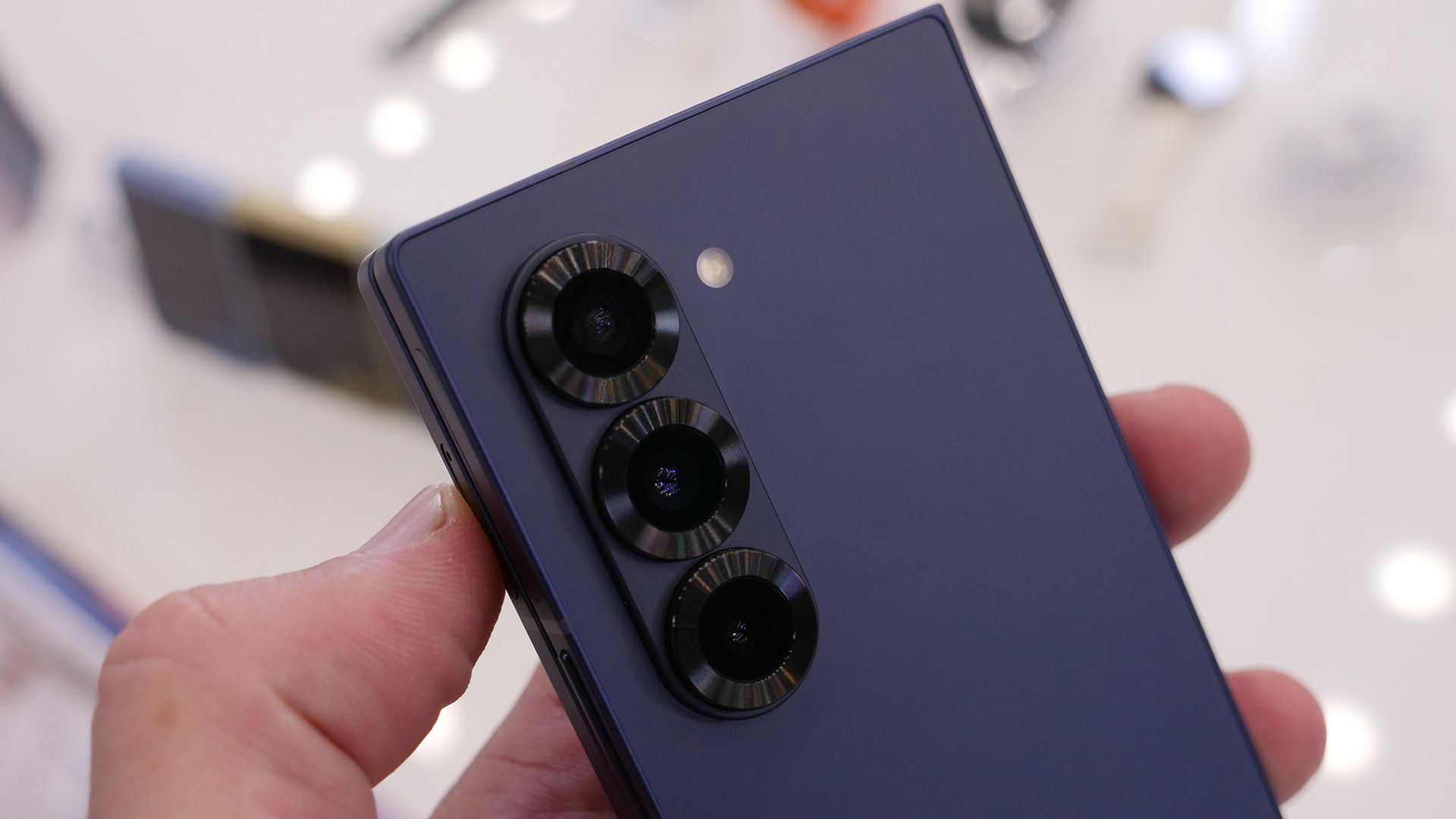 If Apple couldn't sell me on XR with a $3,500 headset, I doubt a $2,500 ...