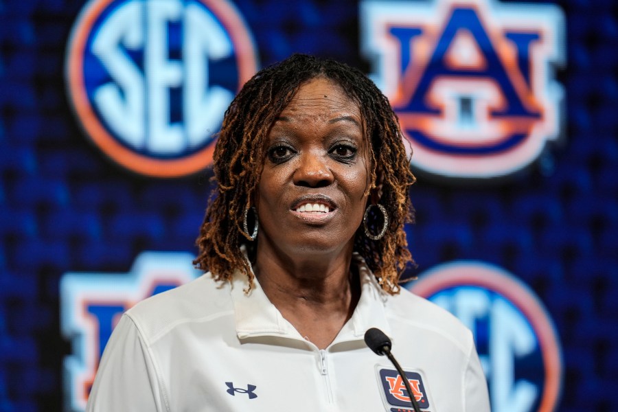 Auburn fires women’s basketball coach Johnnie Harris