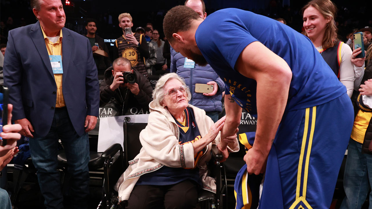 Steph meets superfan Grandma Kitty in adorable pregame moment