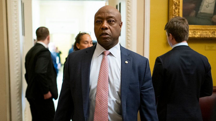 Tim Scott unveils bill targeting debanking