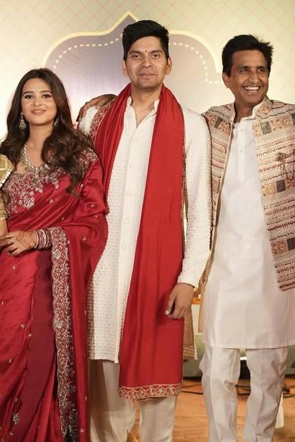 Kumar Vishwas’ Daughter Agrata Sharma Ties The Knot. Know All About The New Couple