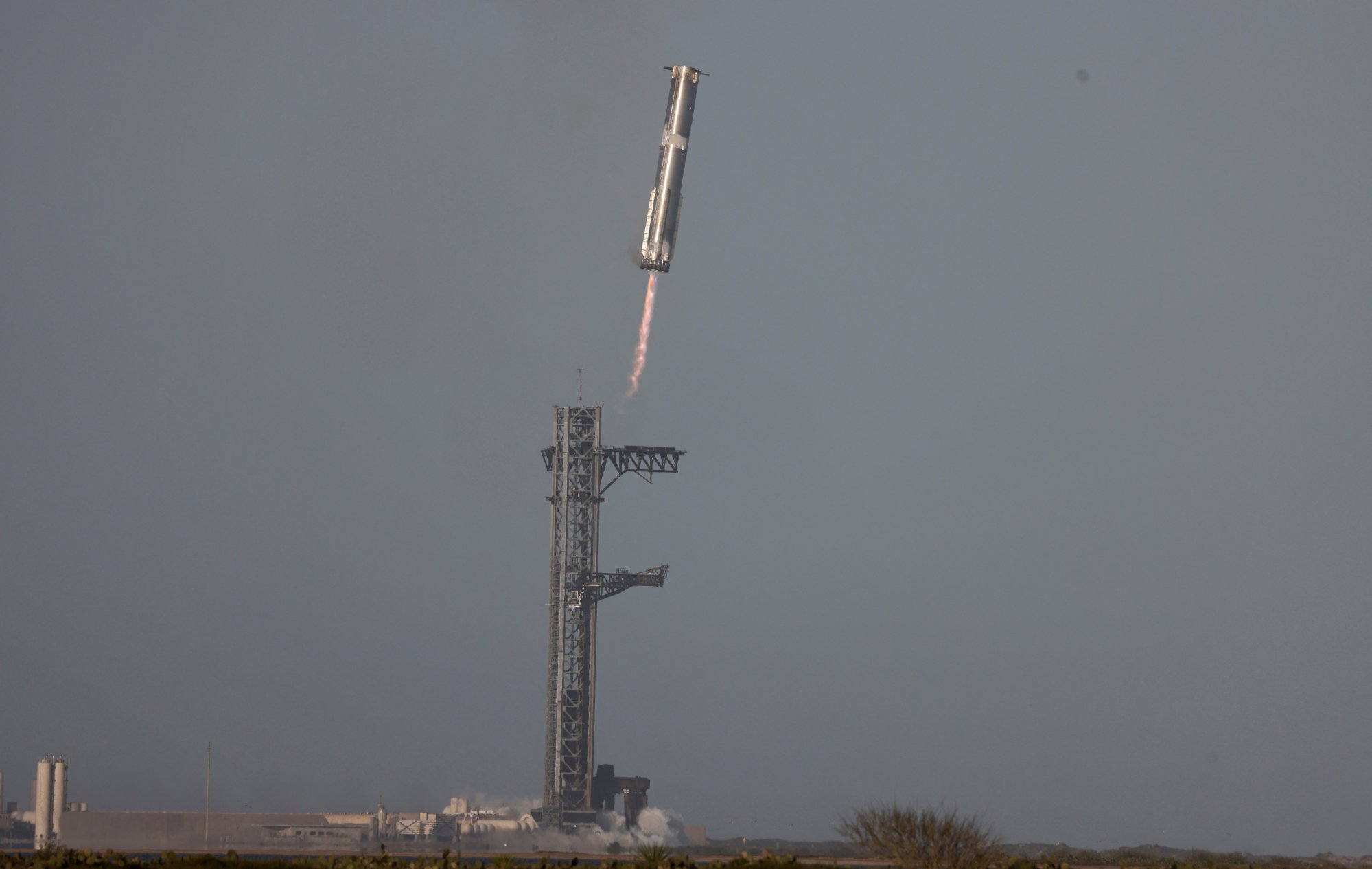 SpaceX loses contact with Starship spacecraft in test flight
