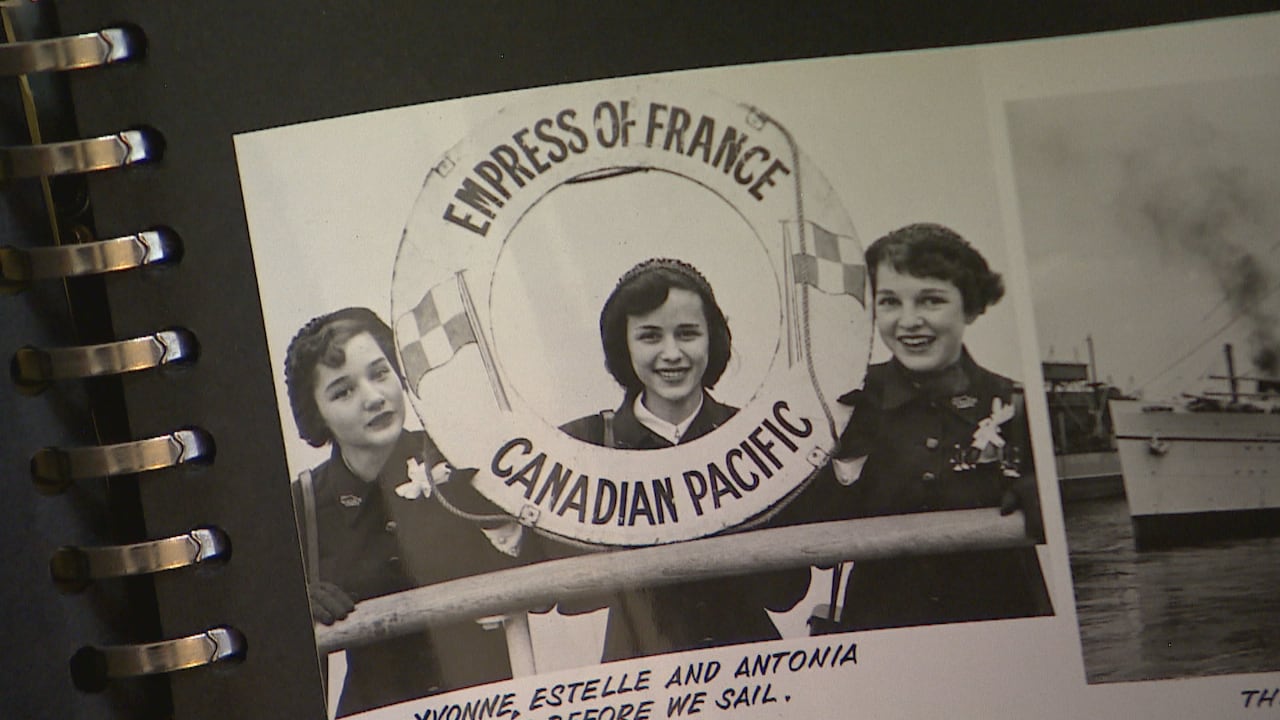 King Charles surprises the Coronation Girls on trip to England for ...