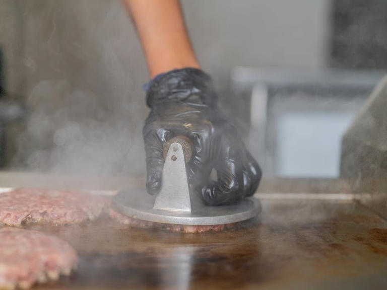 Red Robin May Close MN Locations As Burger Chain Tries To Recoup Debt