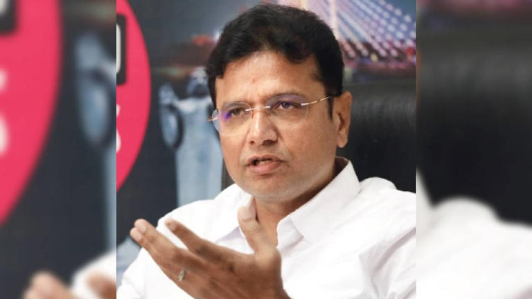 Telangana minister Sridhar promises ‘return gift’ to BJP Telangana minister Sridhar promises ‘return gift’ to BJP